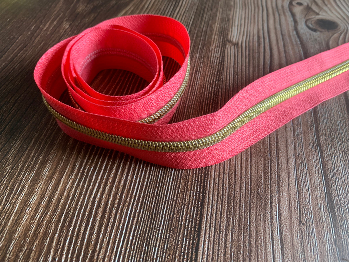 Gold teeth nylon zipper tapes by the metre - size 5 G4 – Sun Kiss Melbourne