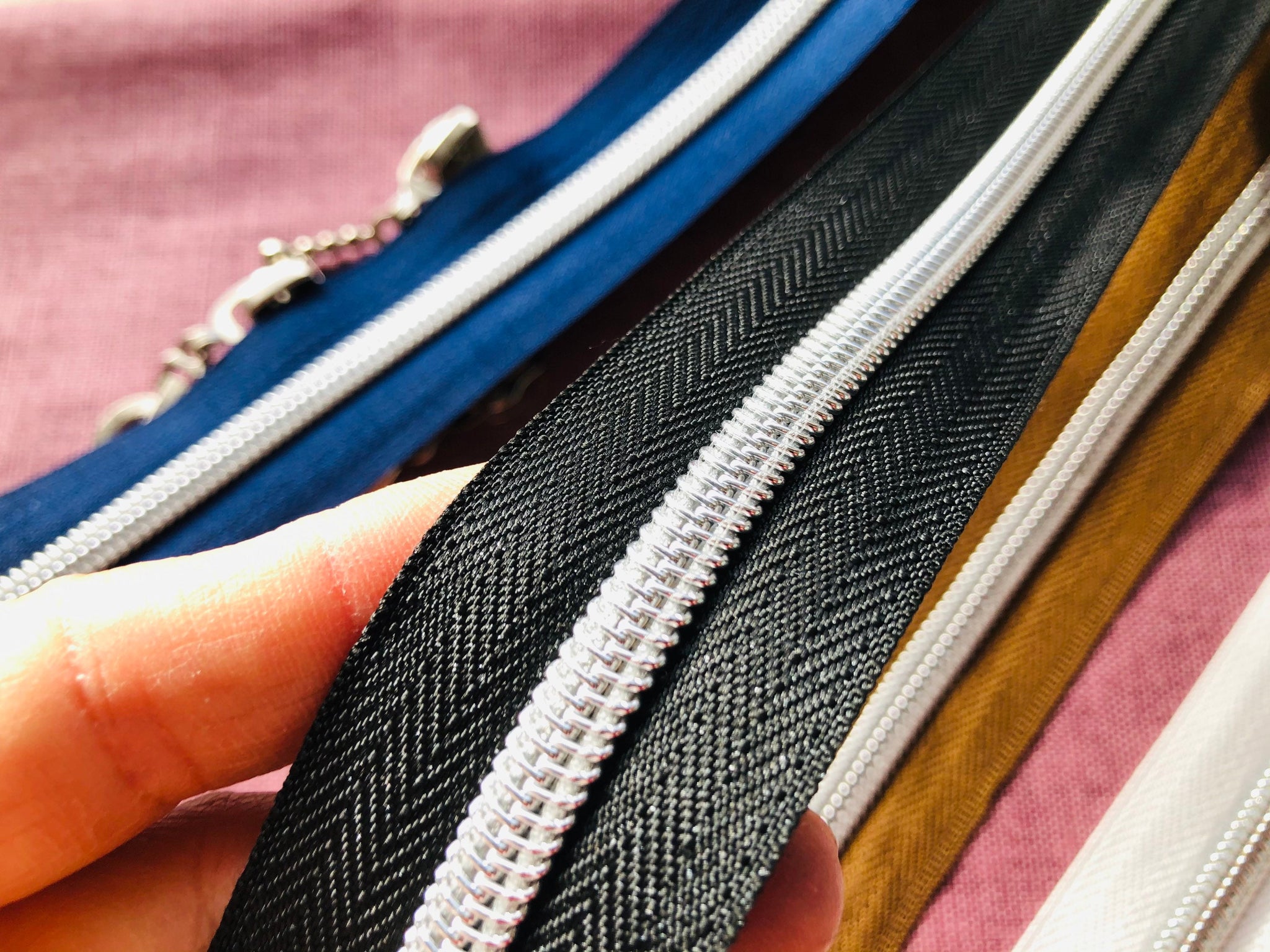 Silver teeth size 5 zipper tapes by the meter, nylon zipper tape with ...