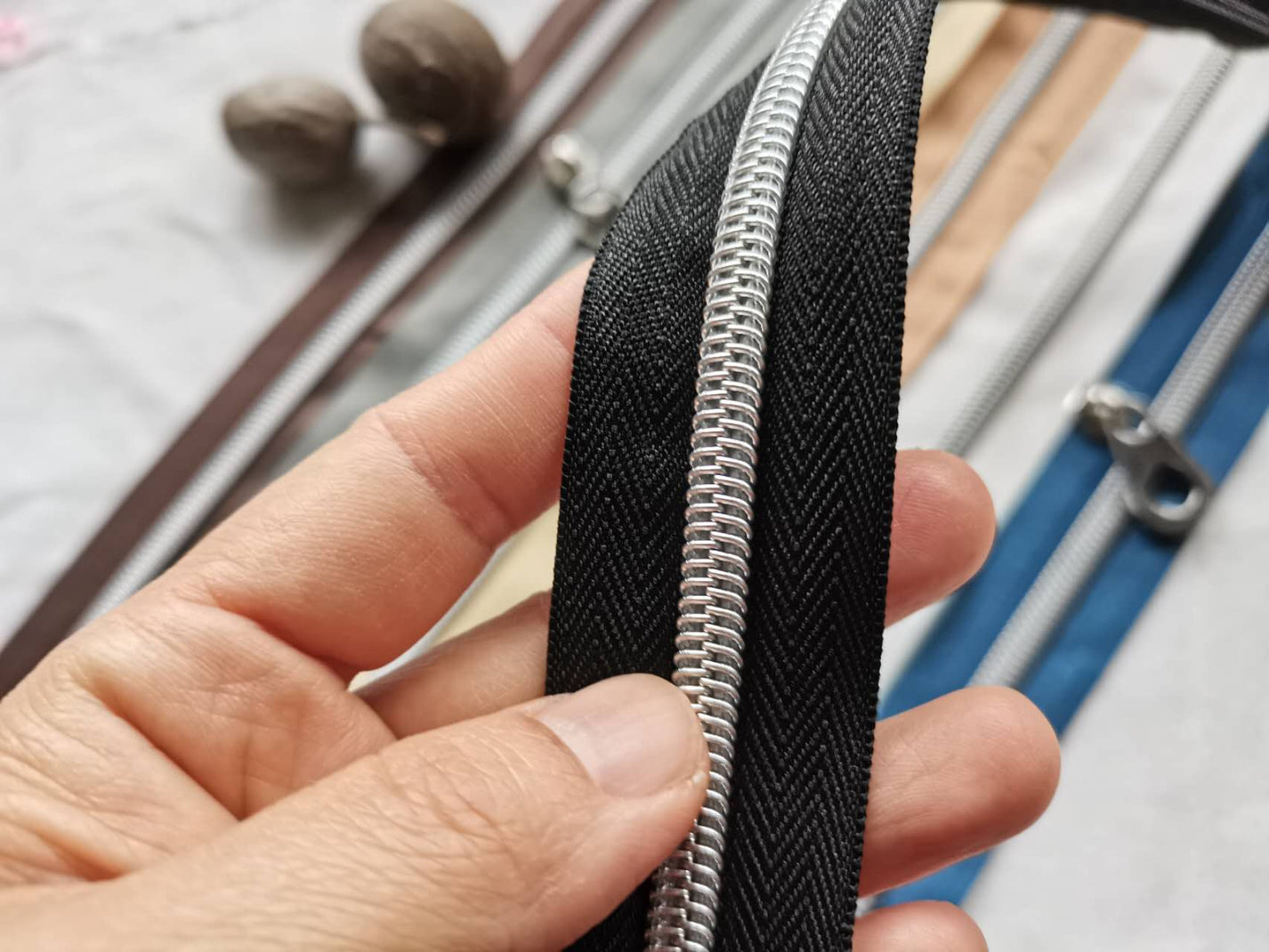 Silver teeth size 5 zipper tapes by the meter, nylon zipper tape with ...